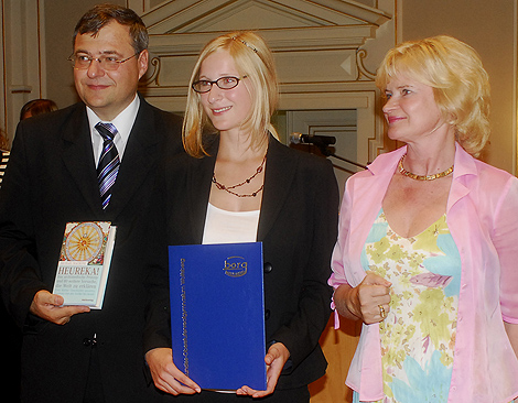 Die 8C Klasse wurde Prof. Mag. Elisabeth Steinkellner als ...